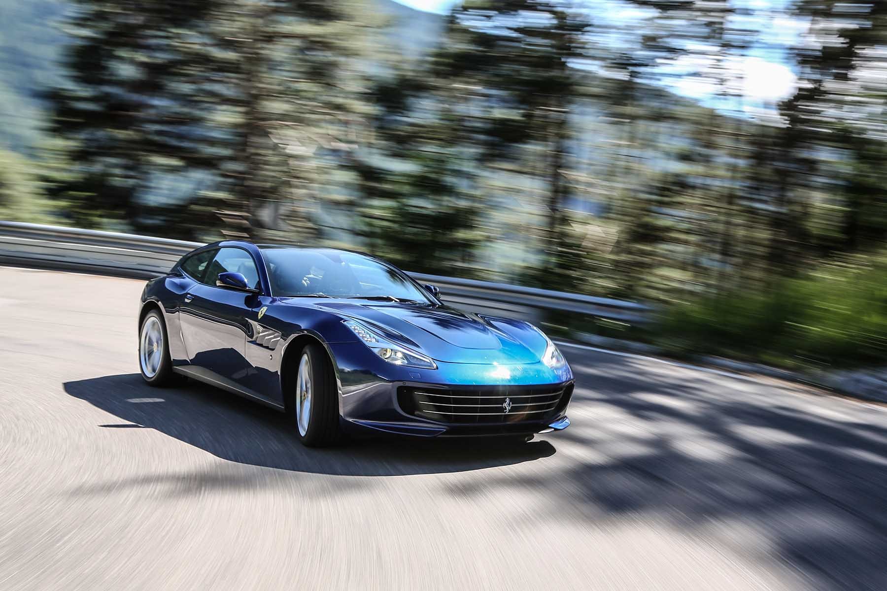 Ferrari GTC4Lusso 6.0i V12 690 (Coupé) - Sport Auto