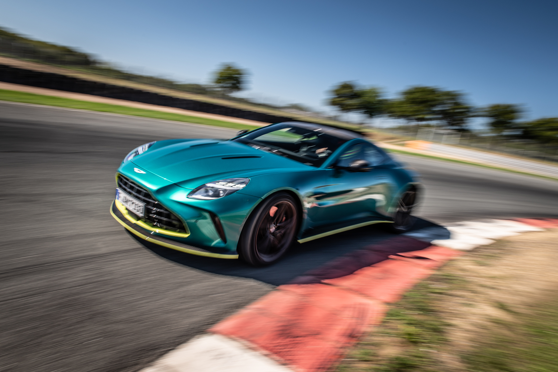 Aston Martin allège ses effectifs et ce serait la faute de Trump