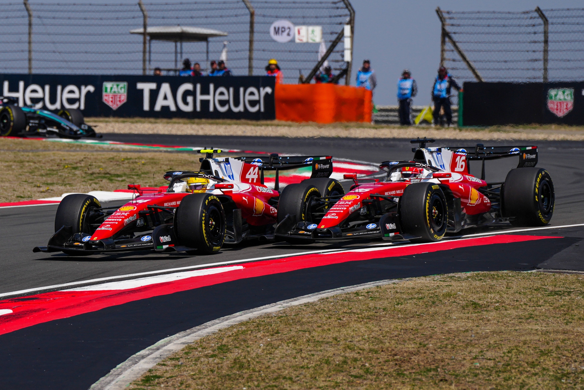 Hamilton vs Leclerc : le duel qui a perdu Ferrari au GP de Chine F1 2026